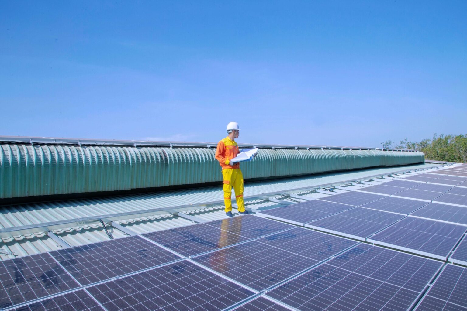 The Benefits Of Professional Commercial Solar Panel Installation | Chariot Energy